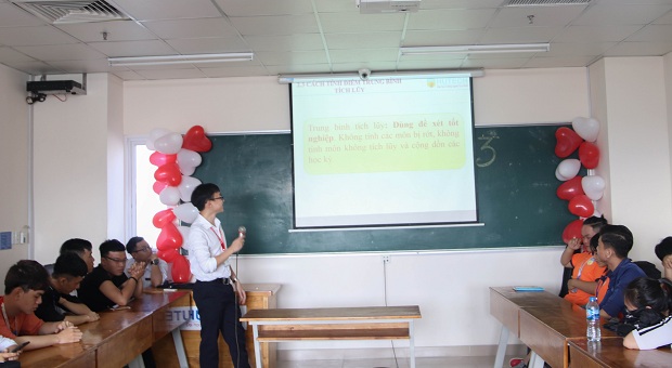 Many activities await HUTECH students in the Class Meeting Activities ...