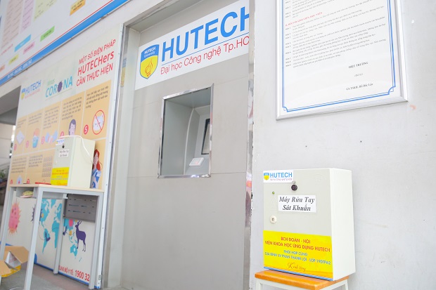 HUTECH students returned to campus to officially start the new semester ...