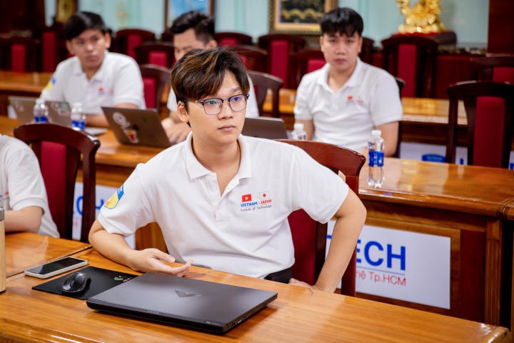 The final phase of the competition of ”VJIT IT Innovation Challenge ...