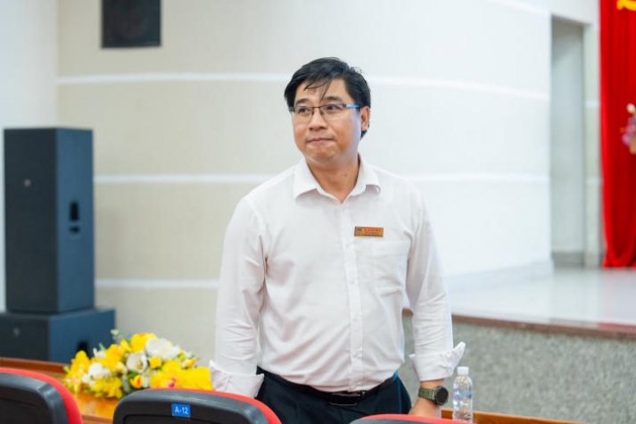 Sinh viên HUTECH cập nhật kiến thức về tác hại của thuốc lá và thuốc lá ...