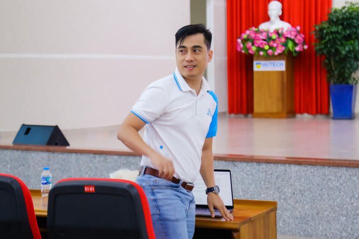 Chuyên gia từ CMC TSSG cùng sinh viên HUTECH ”giải mã” nghề Software ...