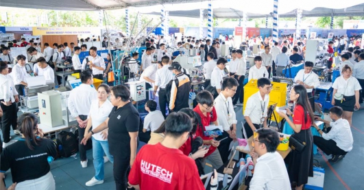 HUTECH TECHSHOW 2024 - HUTECH UNIVERSITY OF TECHNOLOGY