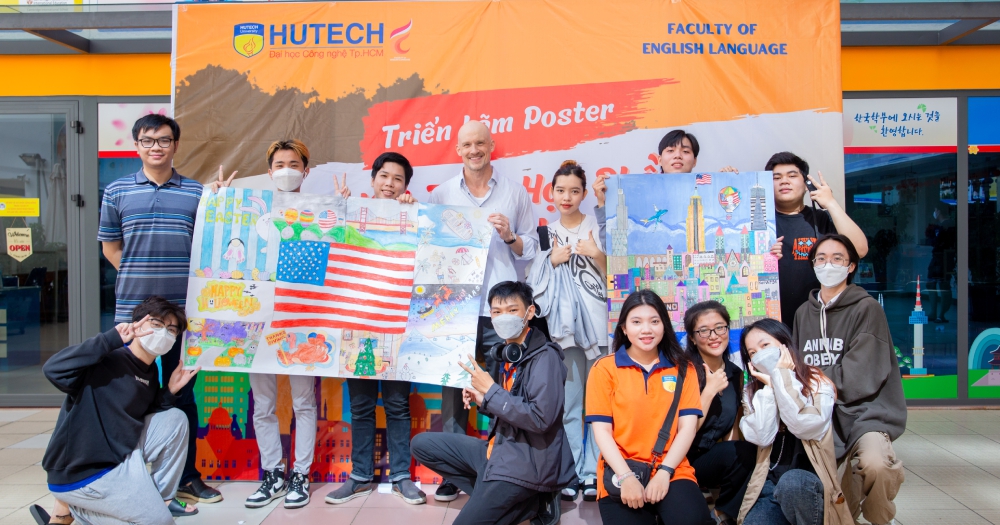 Sinh viên ngành Ngôn ngữ Anh phác họa văn hóa Anh - Mỹ qua triển lãm ...