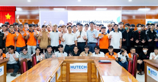 VKIT students of HUTECH learned about Robotics technology - HUTECH ...