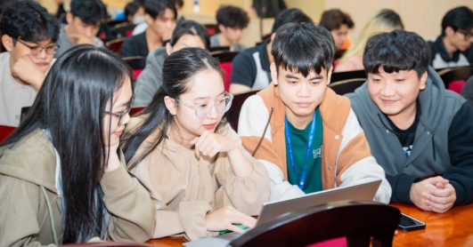 Students of the Faculty of Management Information Systems learn how to build a data platform on ...