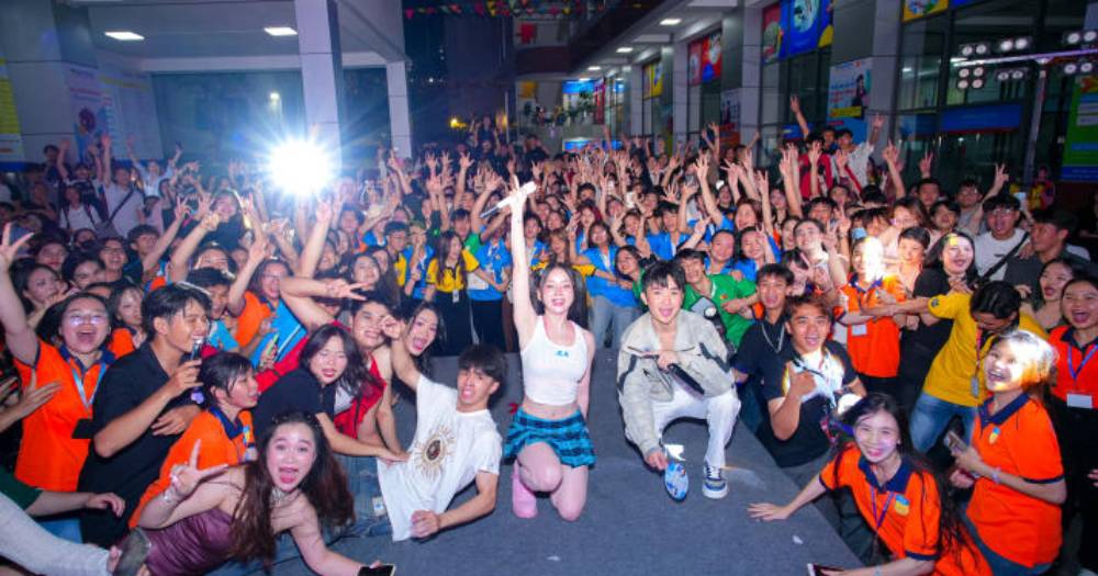 [Video] DJ Mie và Rapper Pháp Kiều cùng sinh viên HUTECH “cháy” hết ...