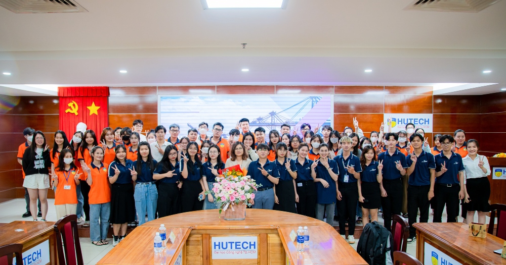 Sinh viên HUTECH tích luỹ nhiều kiến thức hữu ích về lĩnh vực xuất nhập ...