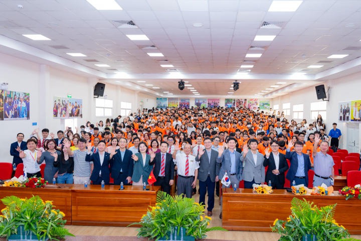 [Video] HUTECH Vietnam-Korea Institute of Technology commencement ...