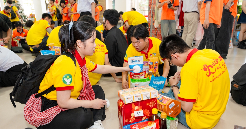 Khoa Công nghệ thông tin lan tỏa yêu thương với hơn 150 phần quà ý nghĩa